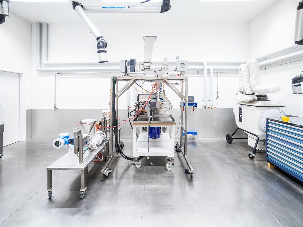 Battery Application Lab | Test Electrode Slurry Mixing | Bühler Group