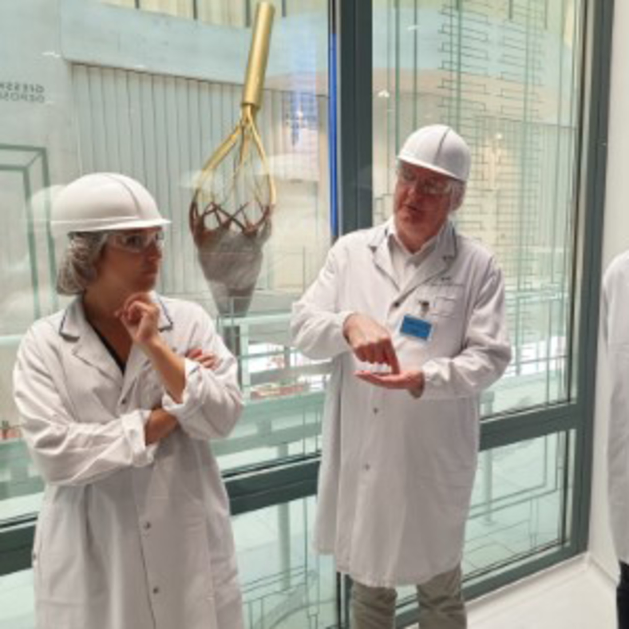 揭秘瑞士莲透明巧克力工厂