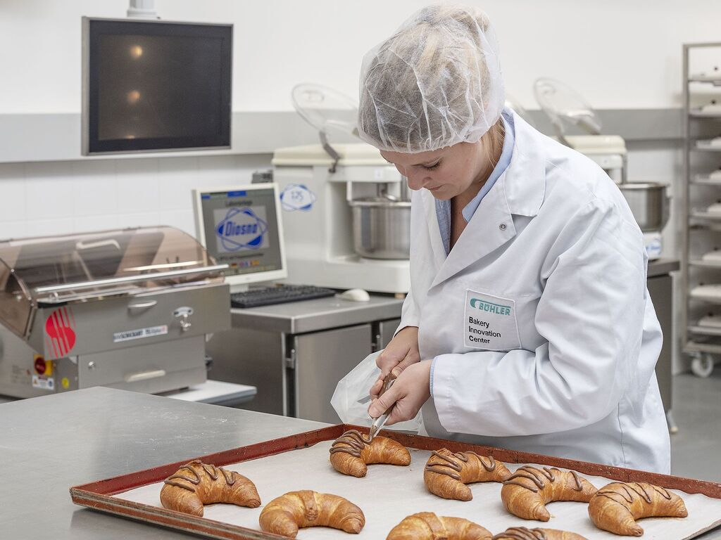 Ingredient handling - controlled recipe formulation | Training | Bühler