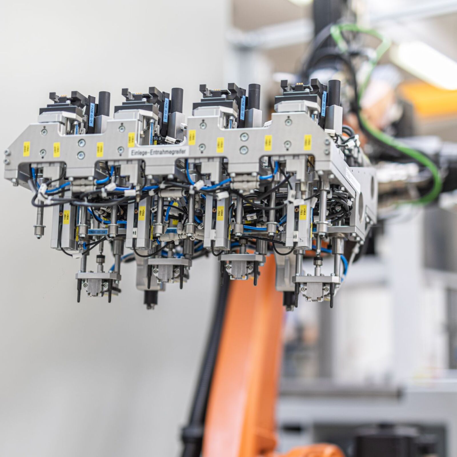 From pellets and inserts to hybrid parts