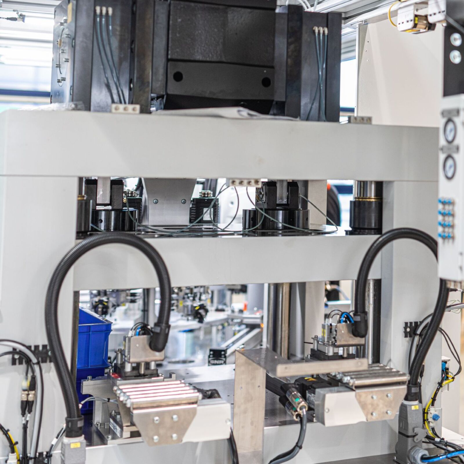 From pellets and inserts to hybrid parts